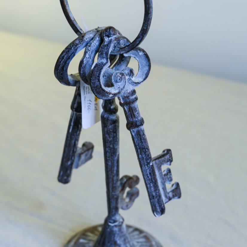 Litinový svícen s klíčemi 30 cm :: LAA Home Market & Vintage